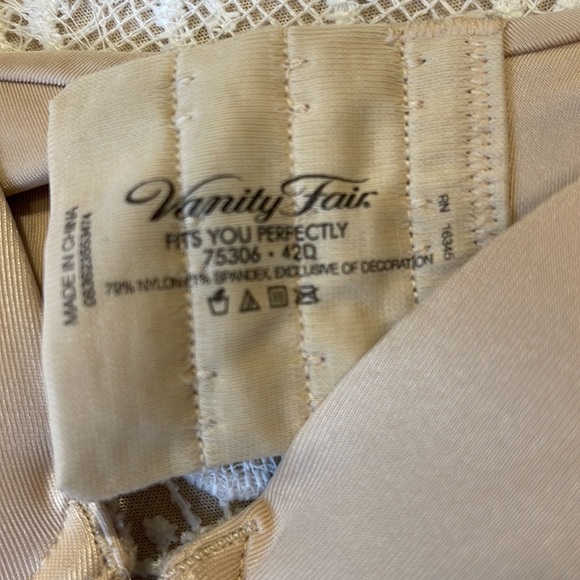 Vanity Fair | Intimates & Sleepwear | Vanity Fair Bra 42d 7536 Fits You ...
